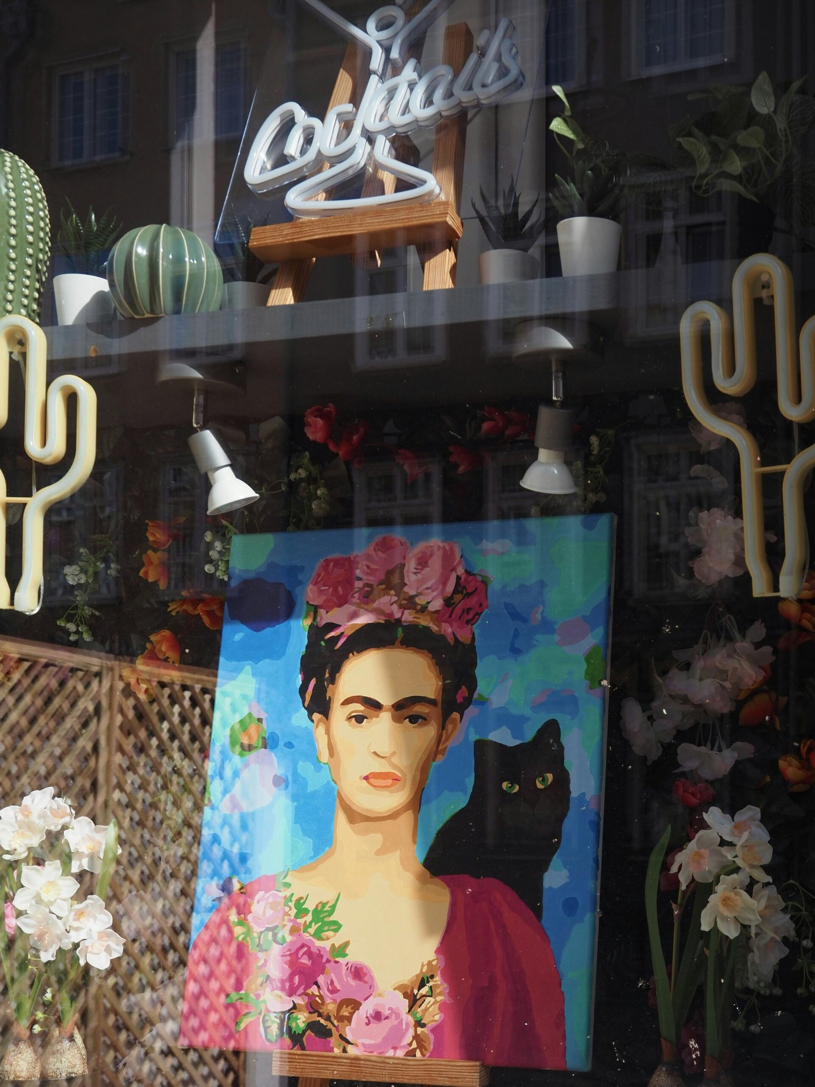 Behind The Unibrow: A Short Biography Of Frida Kahlo – Women's Republic